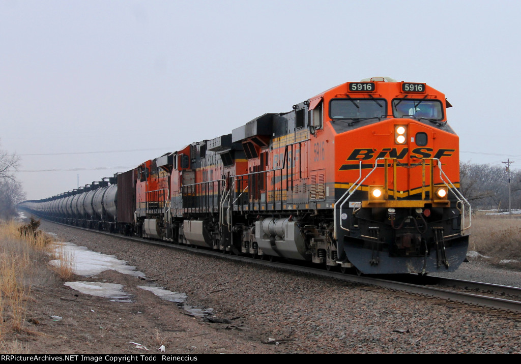 BNSF 5916